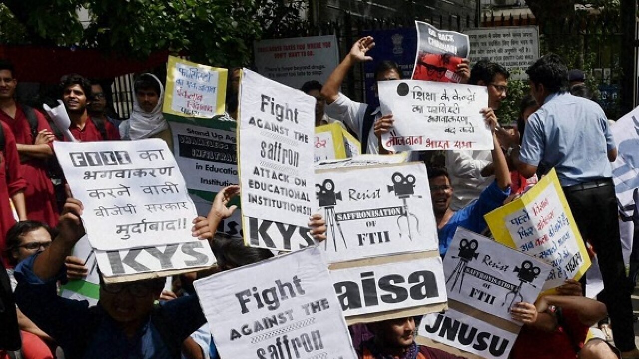 FTII row: Govt refuses to reconsider Gajendra Chauhan's appointment