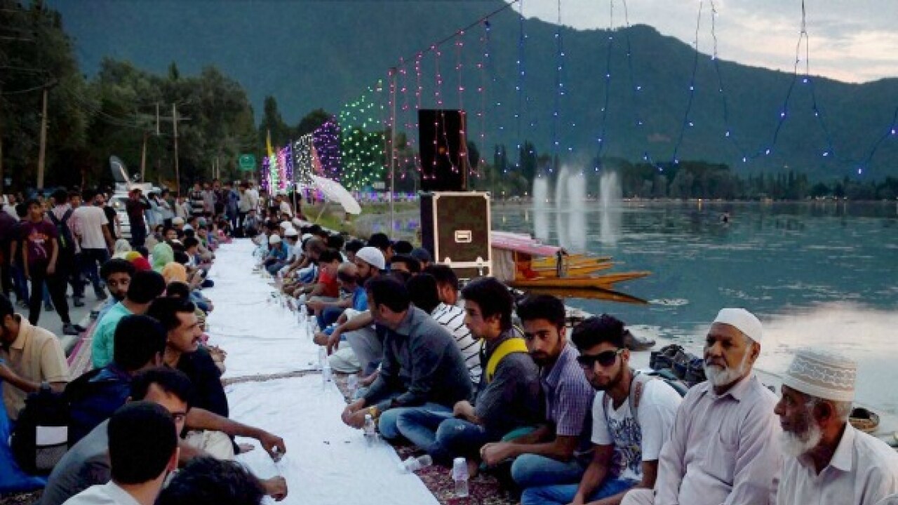 'Longest Iftaar party' in Asia hosted in Srinagar