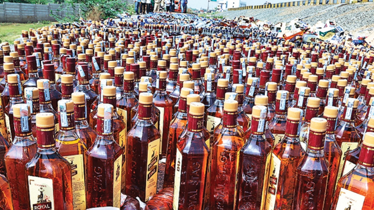 After beef, Maharashtra government may go for complete liquor ban