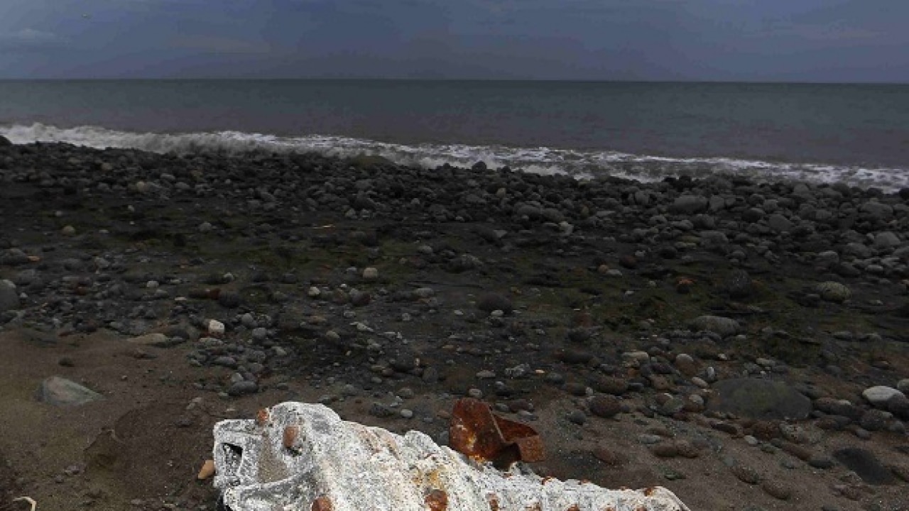 Australia to confirm if wing debris found is part of MH370 this week