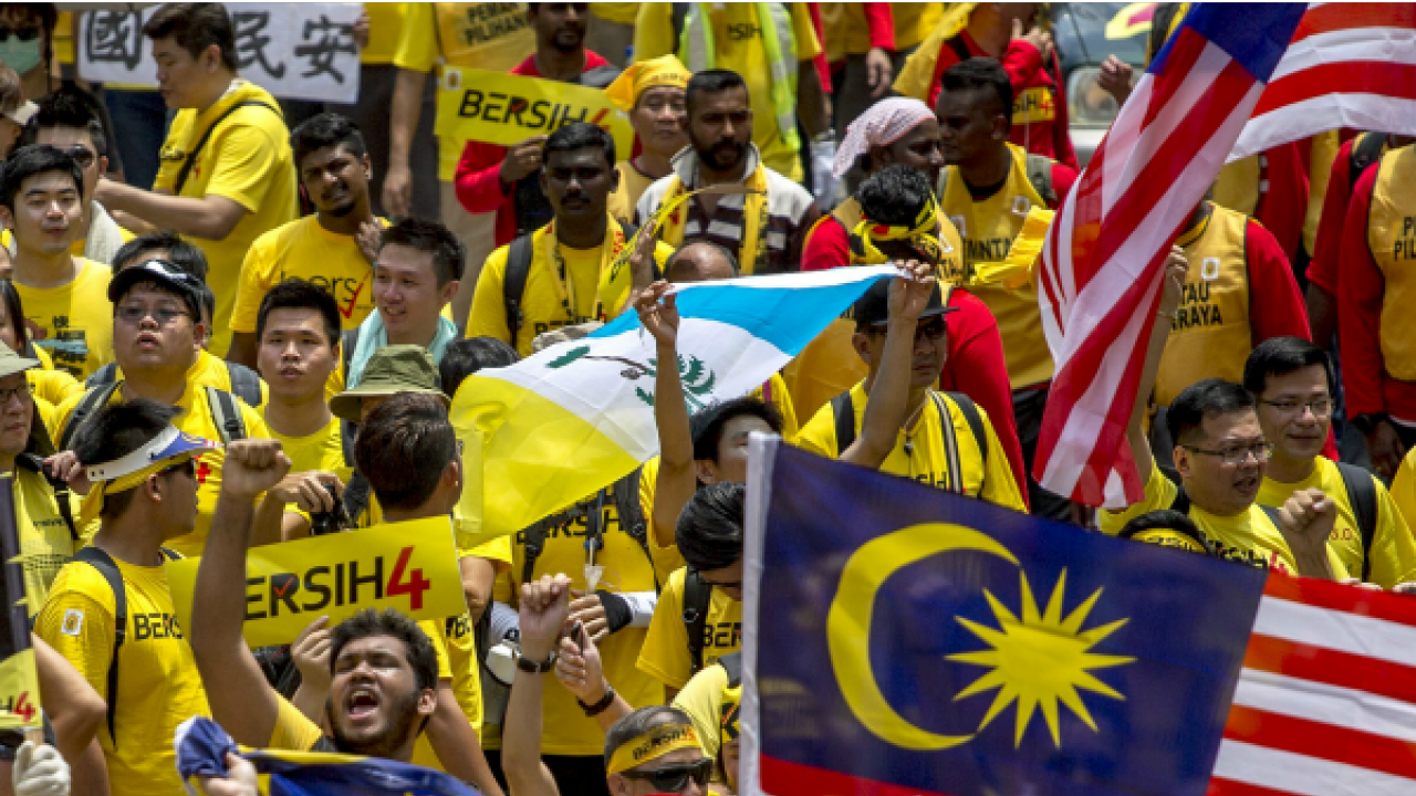Thousands of protesters gather in Kuala Lumpur demanding Malaysian PM ...