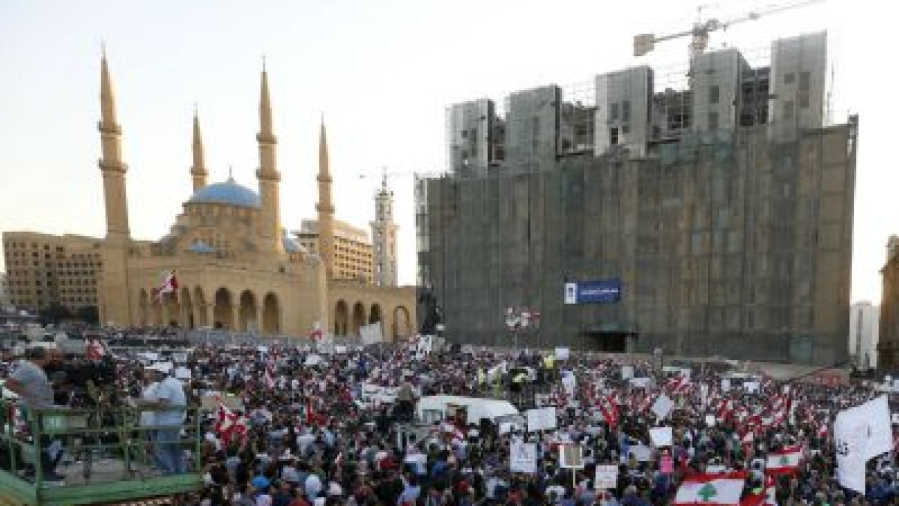 Thousands rally in central Beirut against political leaders