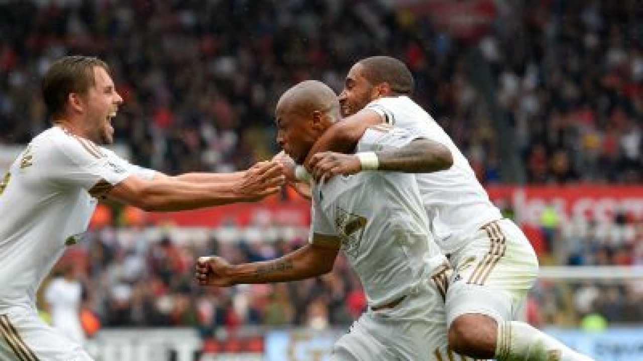 EPL 2015: Swansea City beats Manchester United 2-1