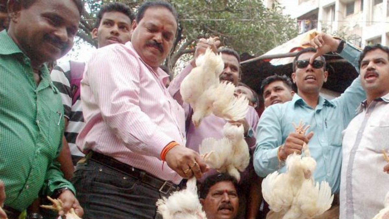 BJP disrupts Shiv Sena's anti-meat ban protest meeting