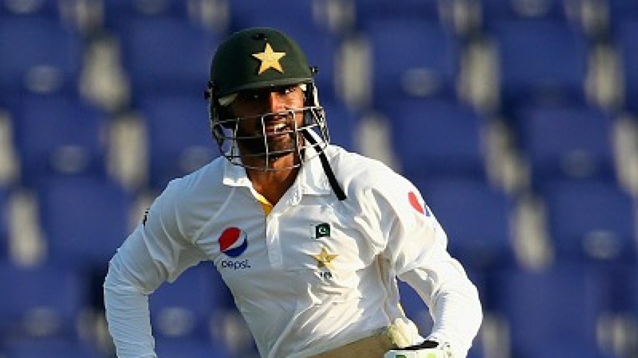 England to fight back as Shoaib Malik hits a double century for Pakistan