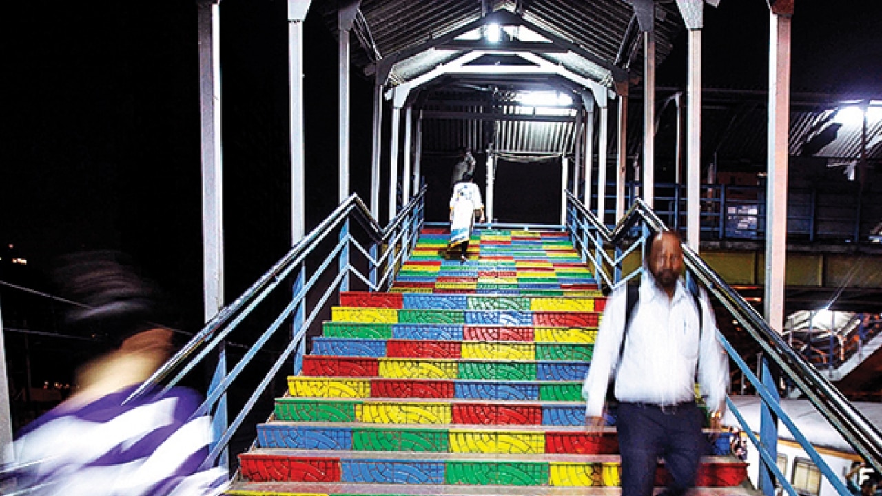 Mumbai: 47-year-old teacher, students give Matunga railway station a ...