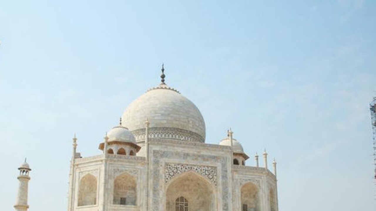 Mark Idhar Hai: Zuckerberg visits Taj Mahal before Delhi Townhall Mark Idhar Hai: Zuckerberg visits Taj Mahal before Delhi Townhall