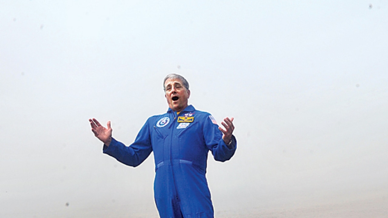 Mumbai: Former NASA astronaut Donald Thomas inspires students to aim ...