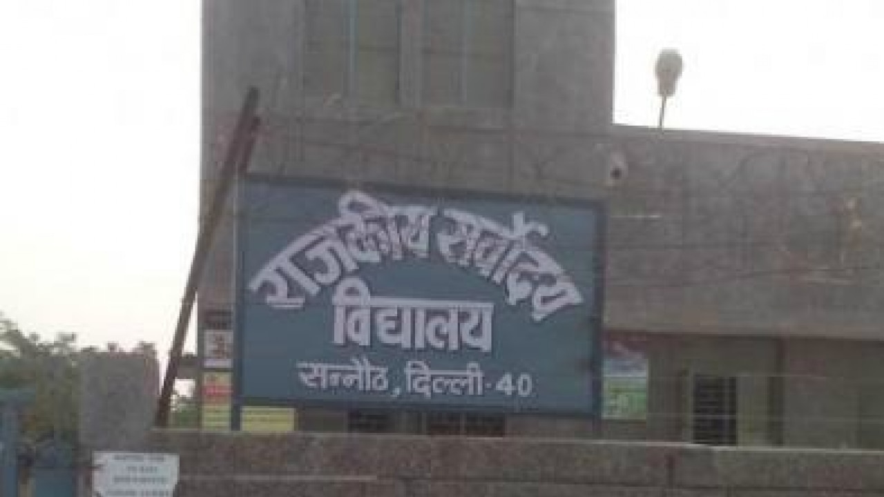 New Delhi: Govt school building in shambles within a year of inauguration