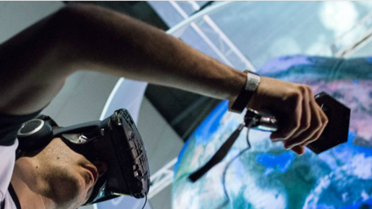 Float in outer space with Earthlight VR