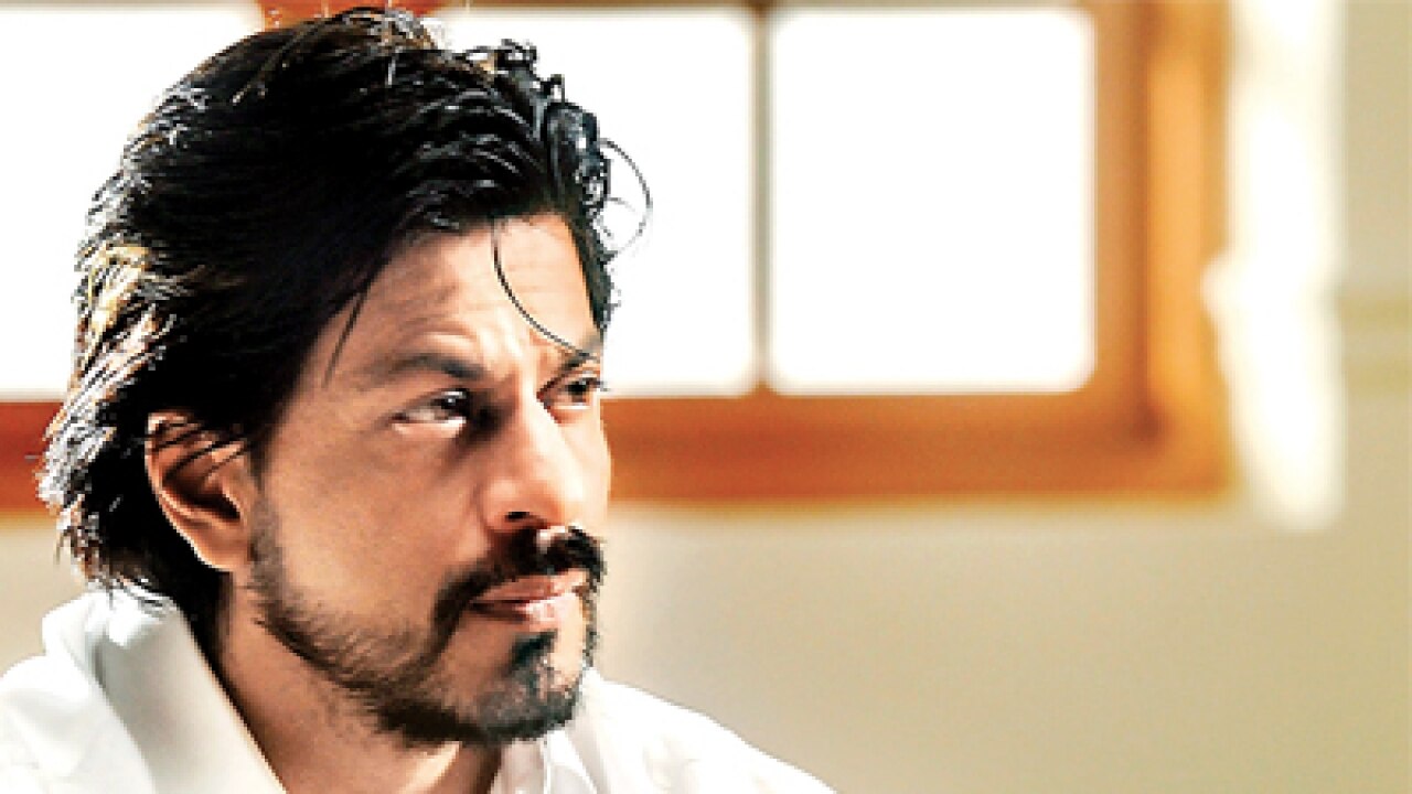 SRK zooms ahead of PM Modi on Twitter
