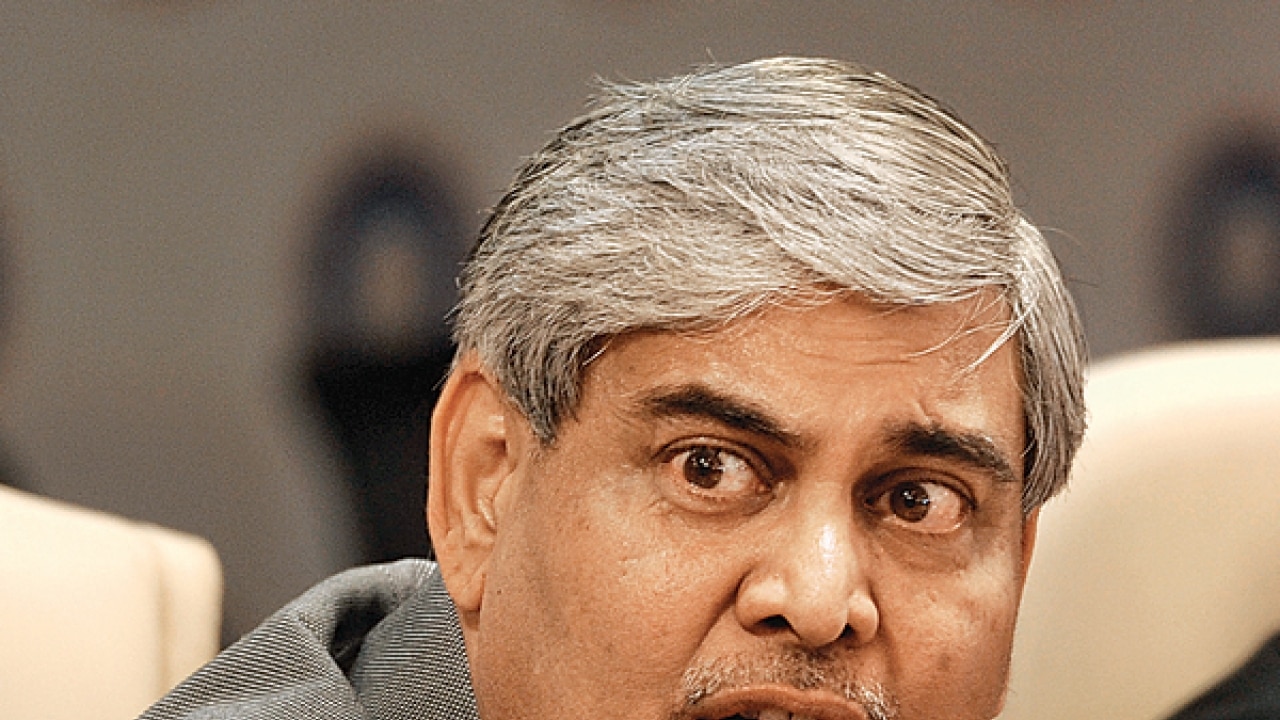 Shashank Manohar begins operation clean-up