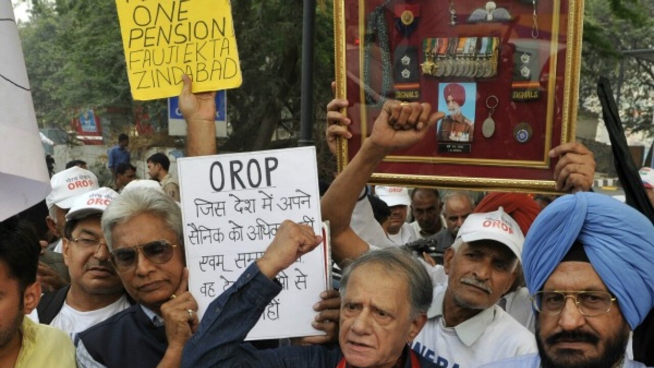 Medal Wapsi: Over 2000 ex-servicemen protesting for OROP return their ...