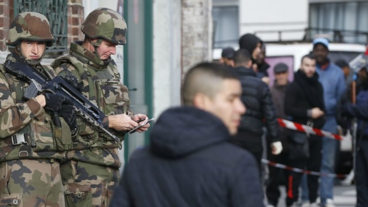French police frees 7 suspects held in massive anti-terror raid at St Denis