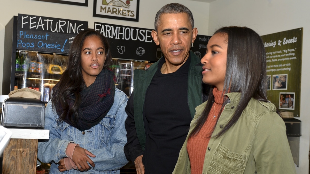In Pictures: Barack Obama goes shopping with Malia, Sasha on Small ...