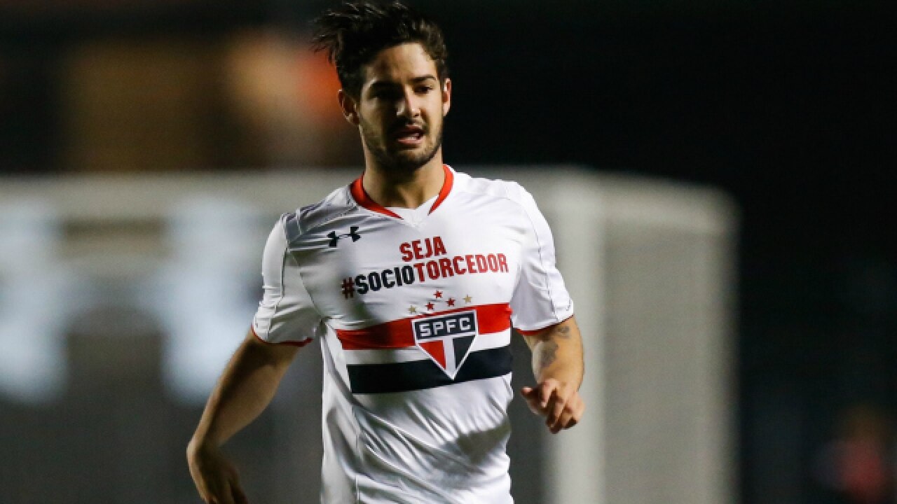 Forgotten 'star' Pato arrives in London ahead of Chelsea move