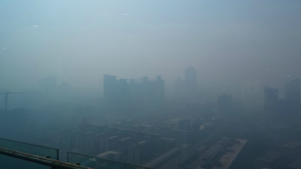 Deonar fire rages on, continues to lead to smog in Mumbai