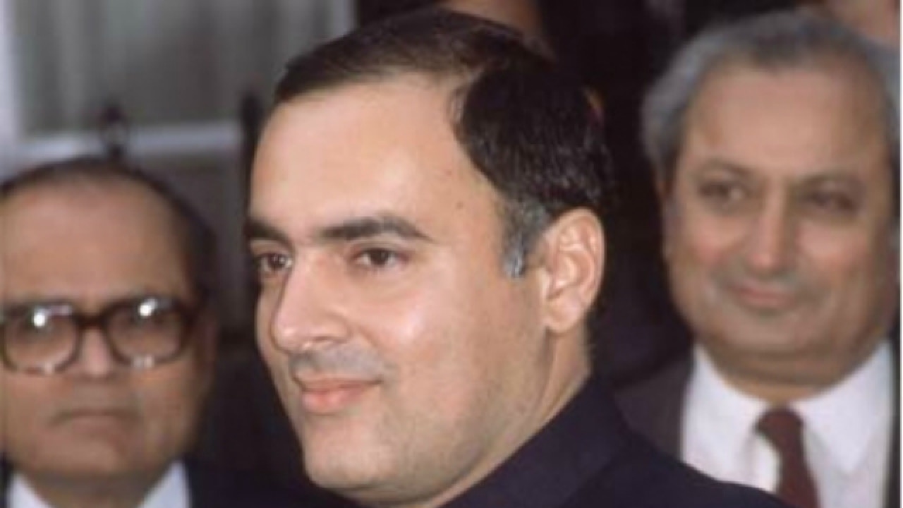 Sam Pitroda defends Rajiv Gandhi, slams Pranab Mukherjee's hindsight ...