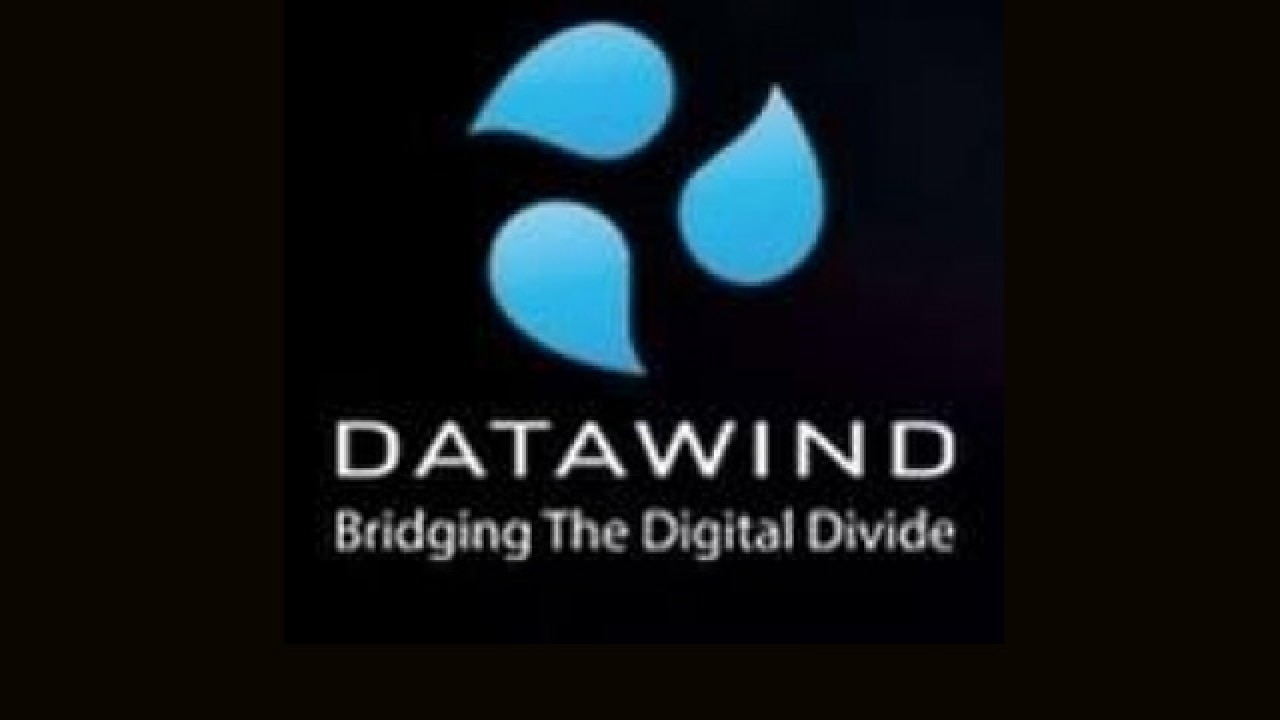Ontario Premier Kathleen Wynne visits DataWind facility at Amritsar ...