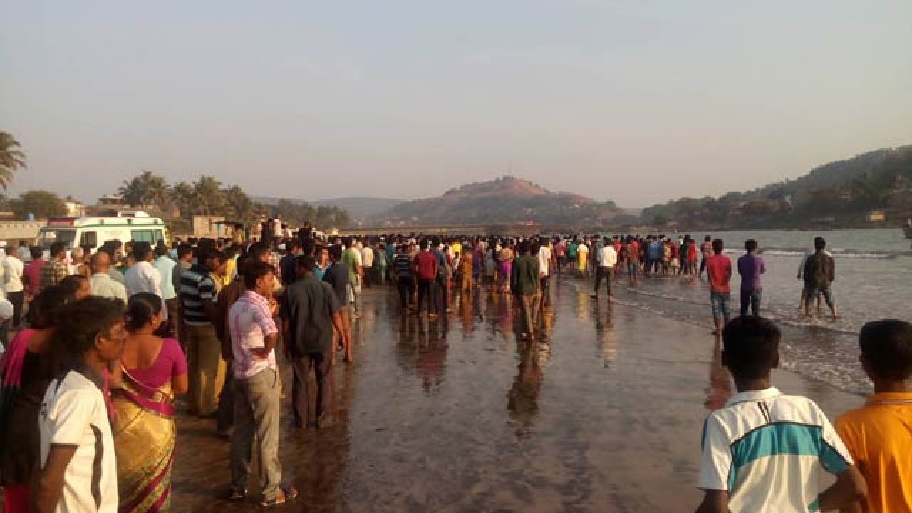 Maharashtra: 14 Pune college students drown off Murud Beach; Indian ...