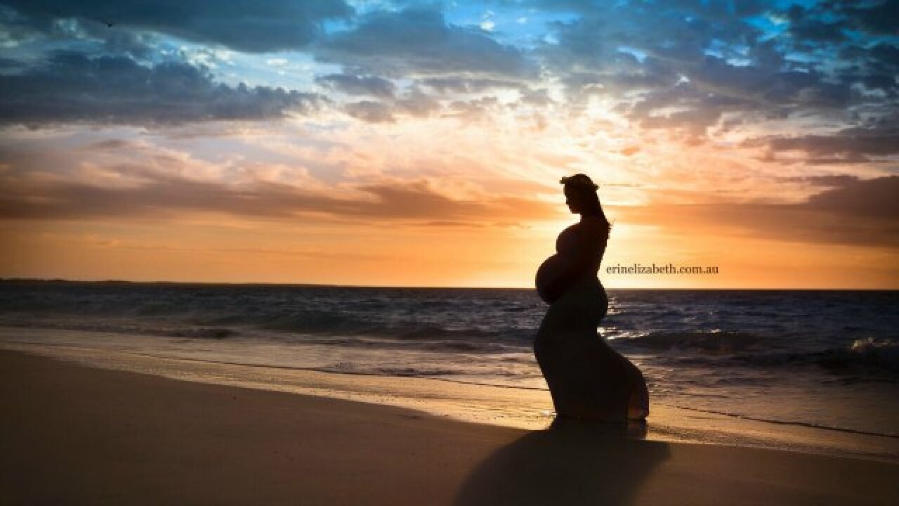 Stunning photoshoot of woman pregnant with Quintuplets goes viral
