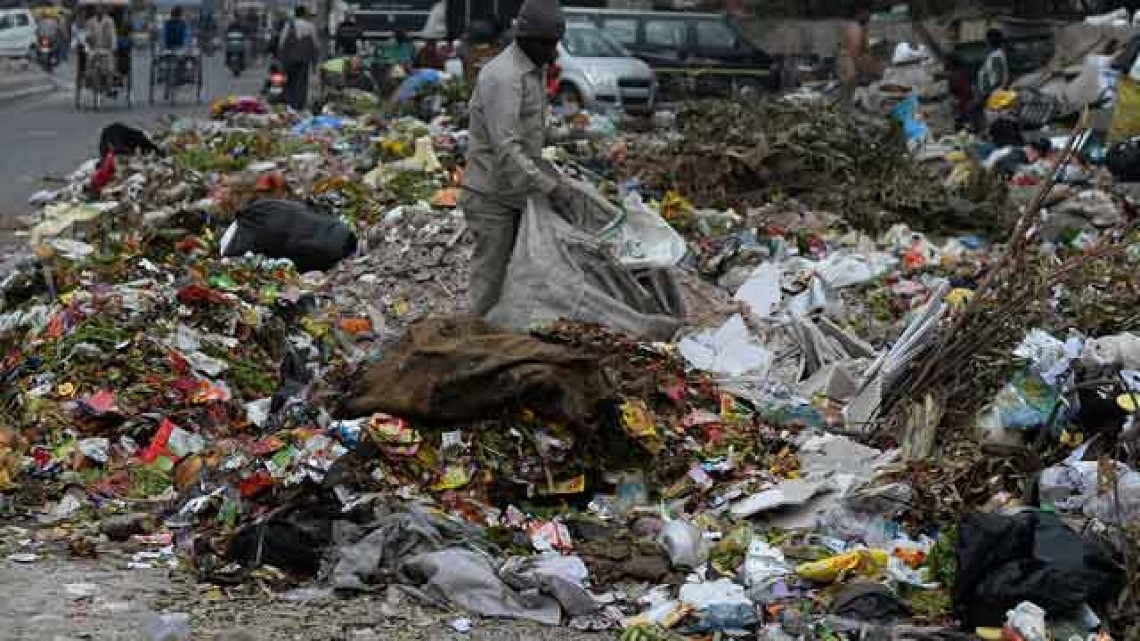 New Delhi: Municipal workers' strike completes one week