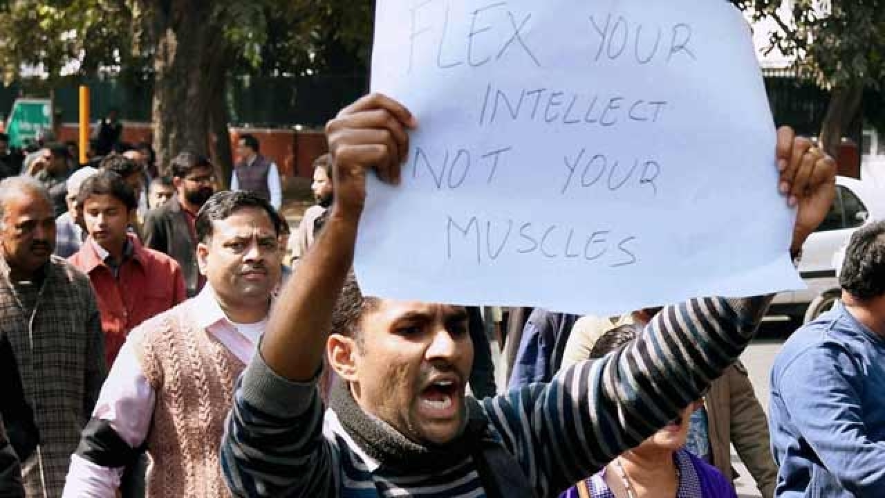 New Delhi: Journalists take to streets to protest assault on media at ...