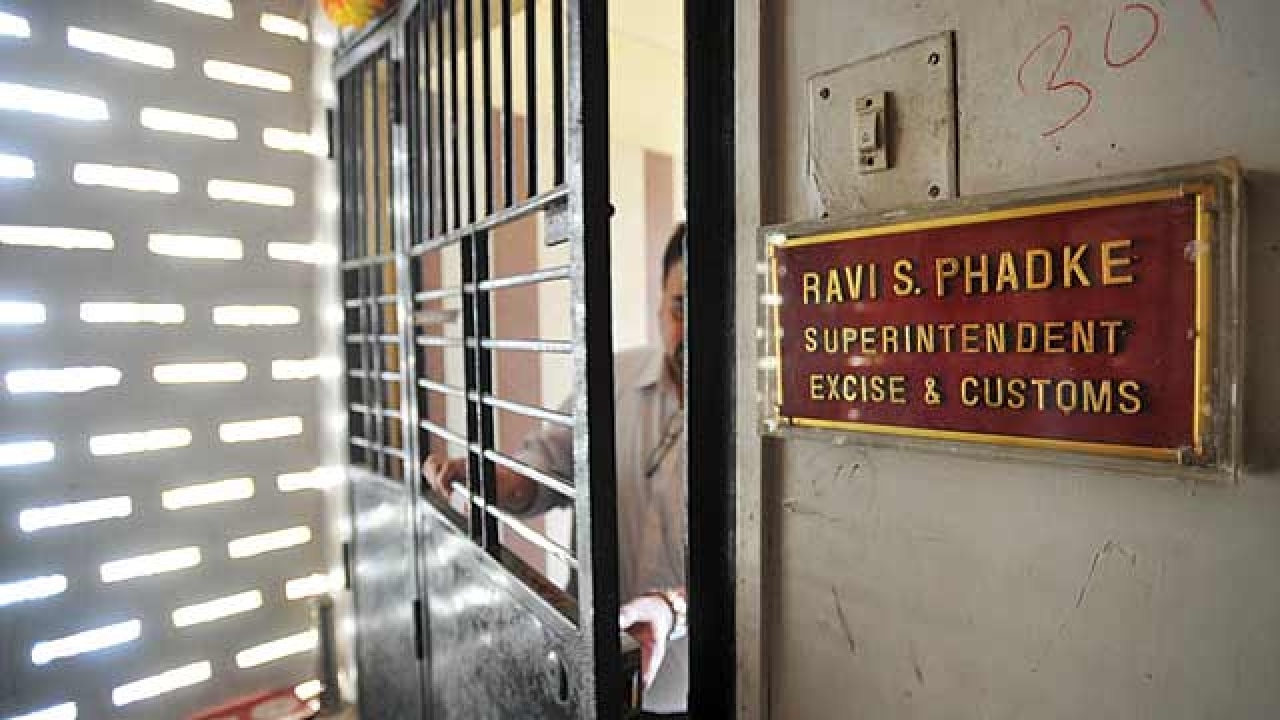 Central Excise Superintendent shoots himself in Malad