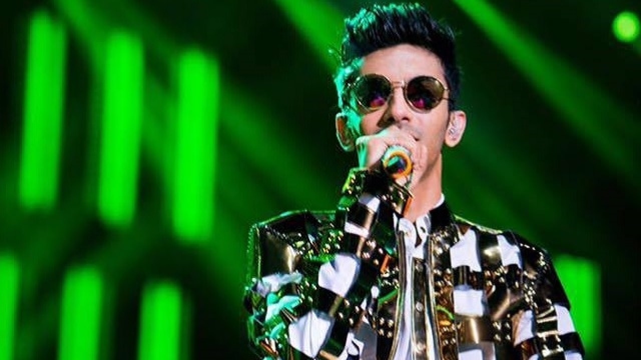Anirudh sings a song for Karthi's 'Thozha'