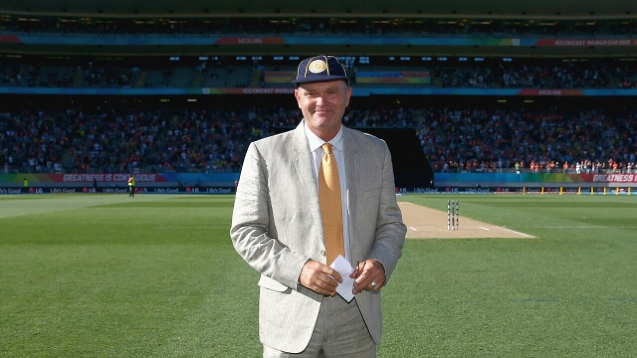 Martin Crowe was the best batsman against reverse swing, says Waqar Younis