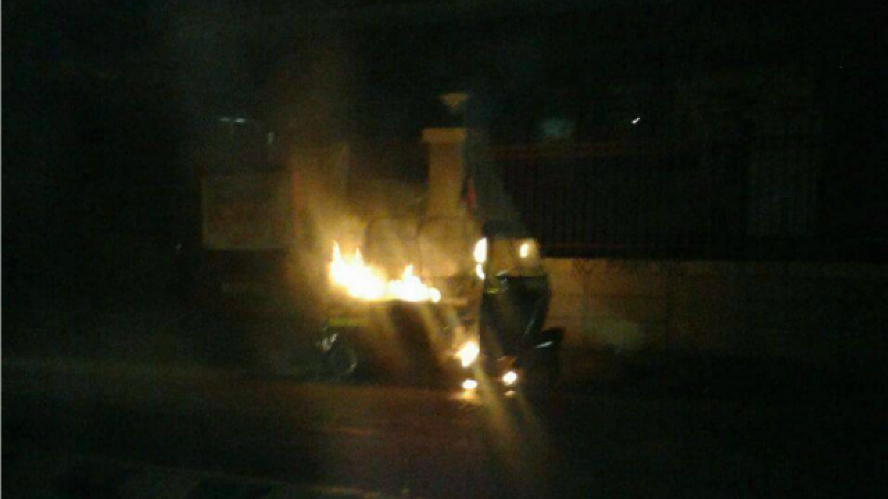 Mumbai: After Raj Thackeray's calls for violence, parked autorickshaw ...