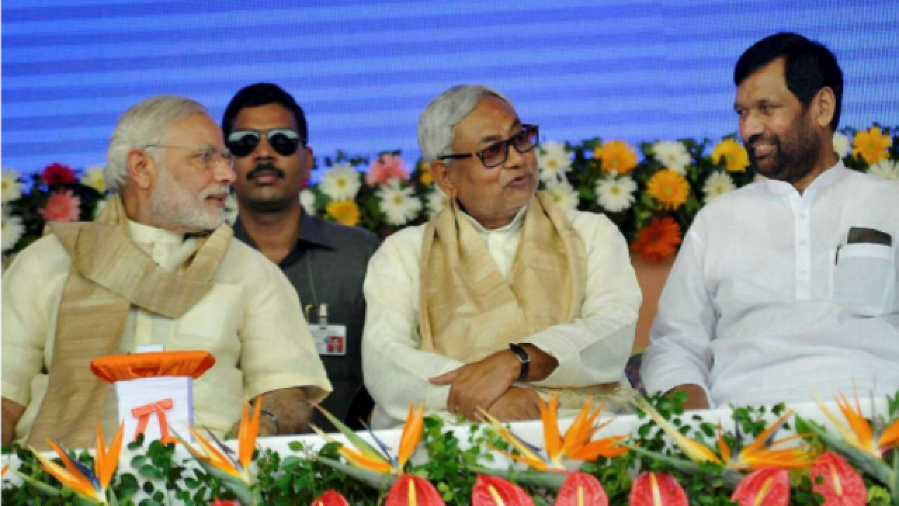 Watch: PM silences 'Modi Modi' chants amid Nitish Kumar's speech in Hajipur