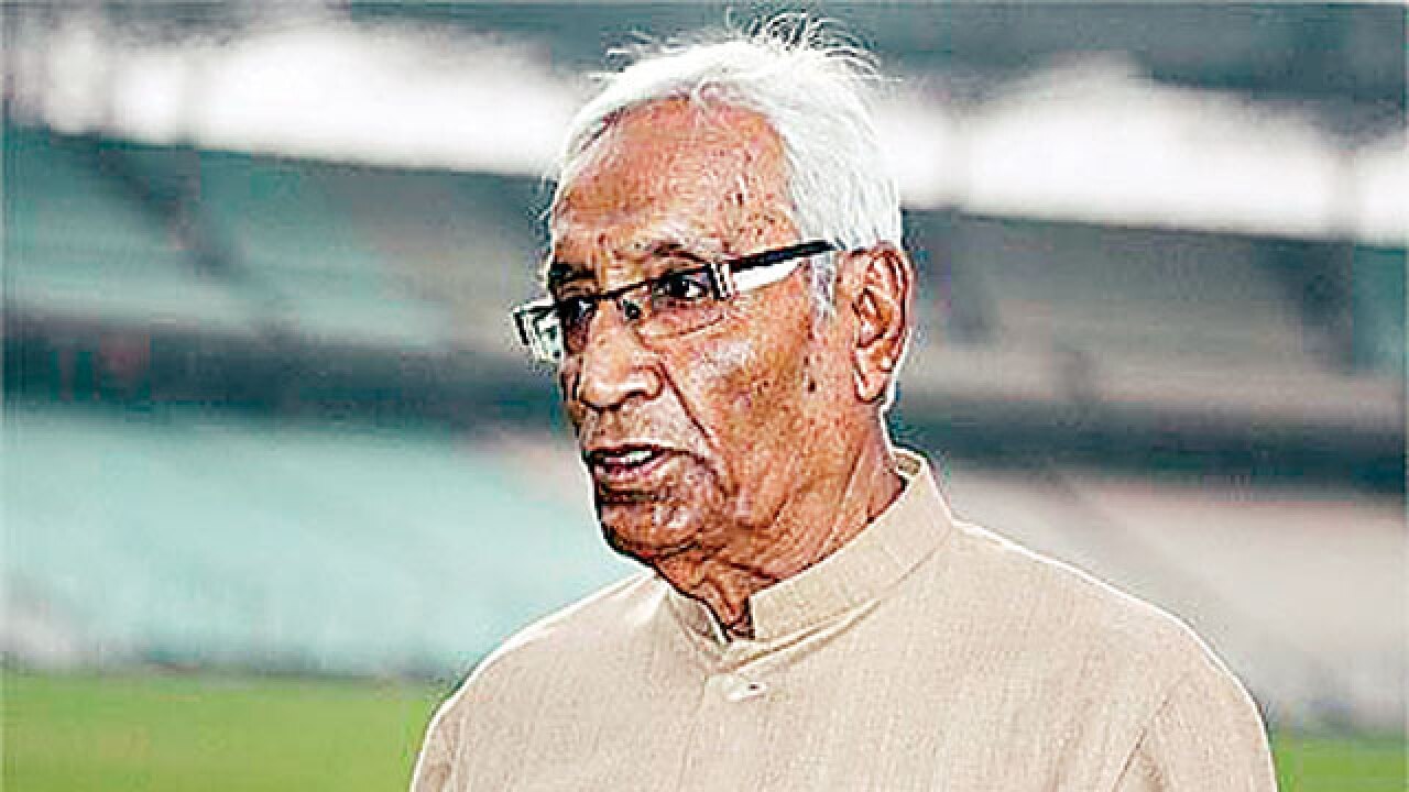 Kolkata's grand old curator keeps away from Eden