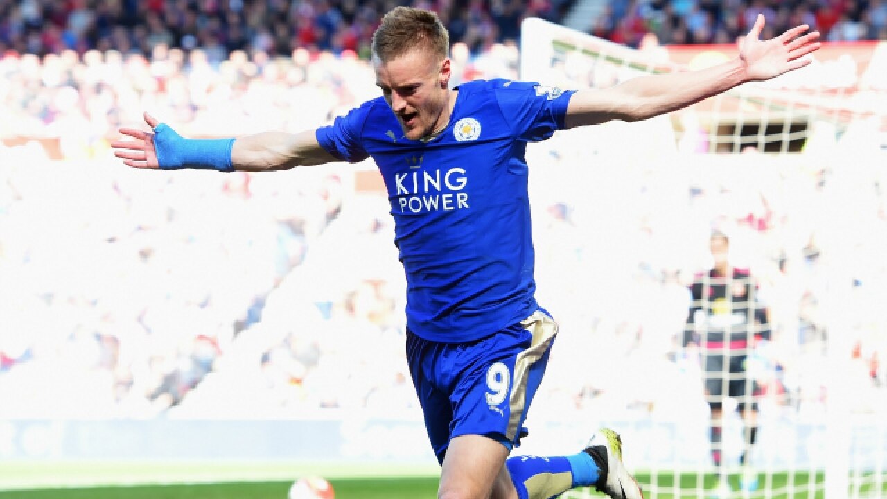 Watch: Jamie Vardy returns to scoring ways against Sunderland ...
