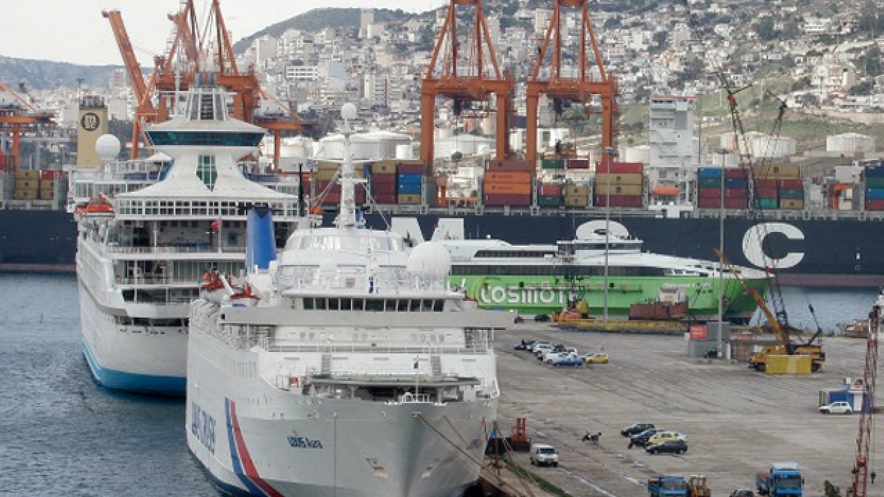 India set to double ports capacity to 3000 MT by 2025, says Nitin Gadkari