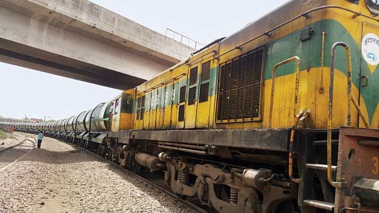Maharashtra: Cleaning of well delays water train for Latur