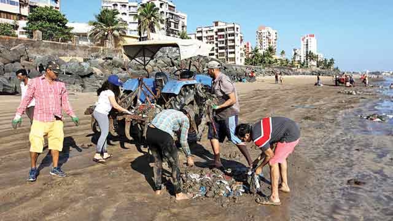 Want more manpower for Versova beach clean-up: Locals