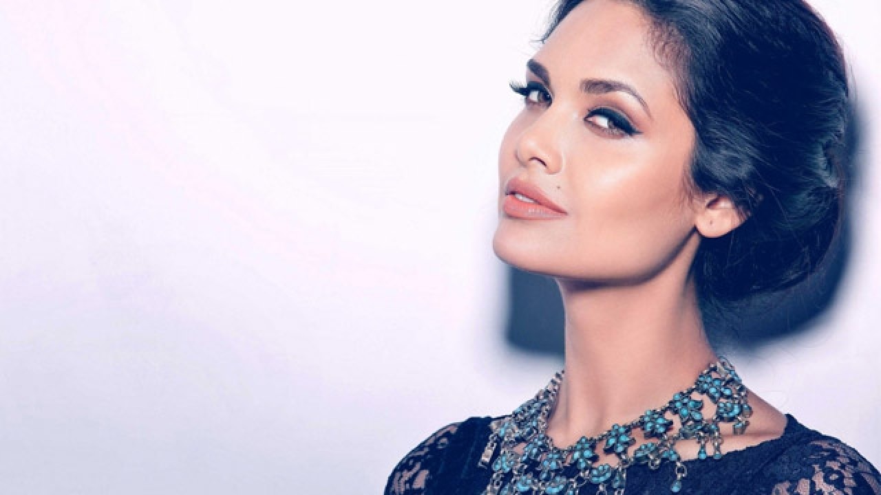 Esha Gupta to turn negative for 'Commando 2'!