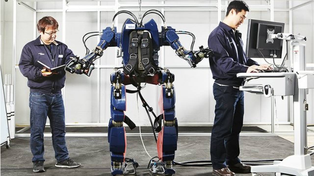 Hyundai unveils photos of wearable exoskeleton robotic suit