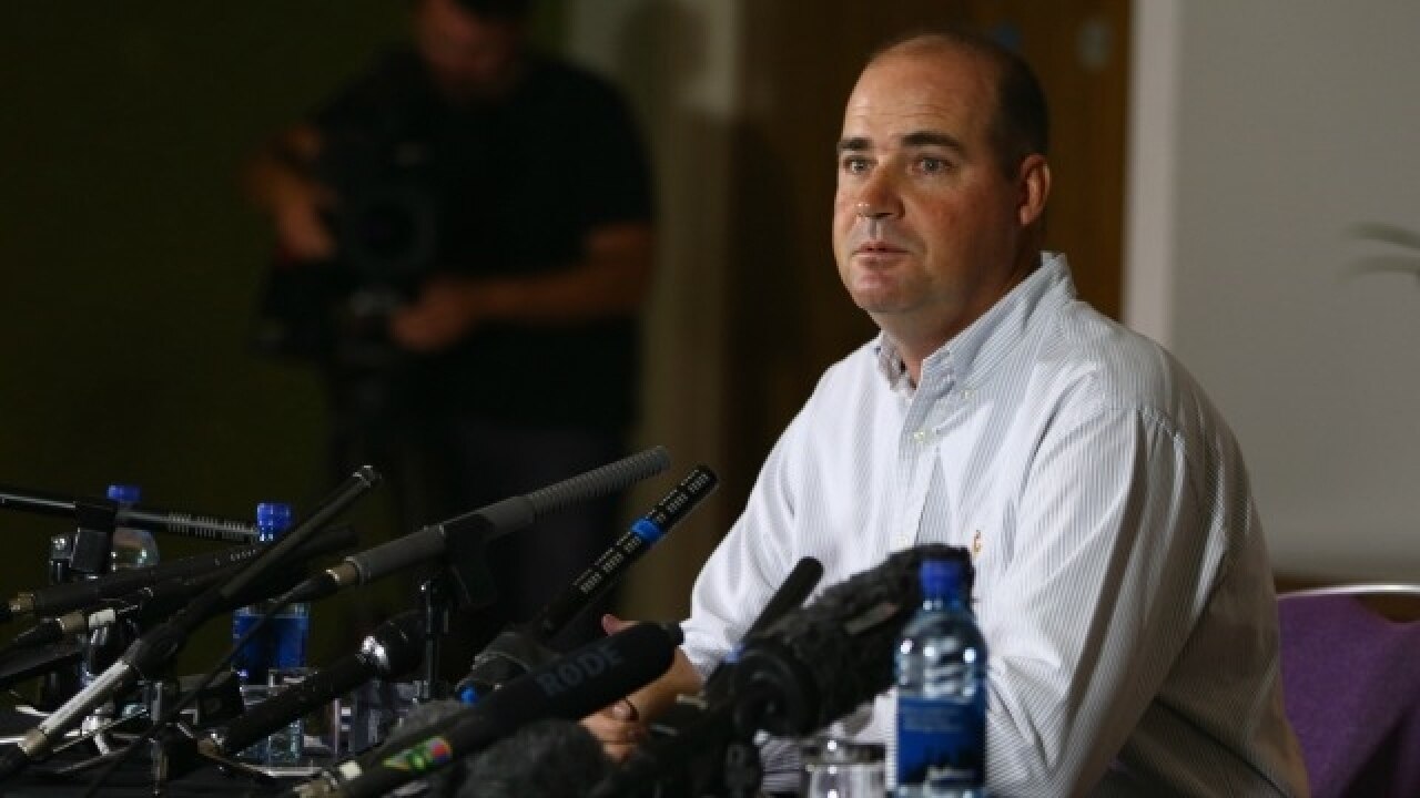 Coach Mickey Arthur should avoid controversies, say former Pak captains