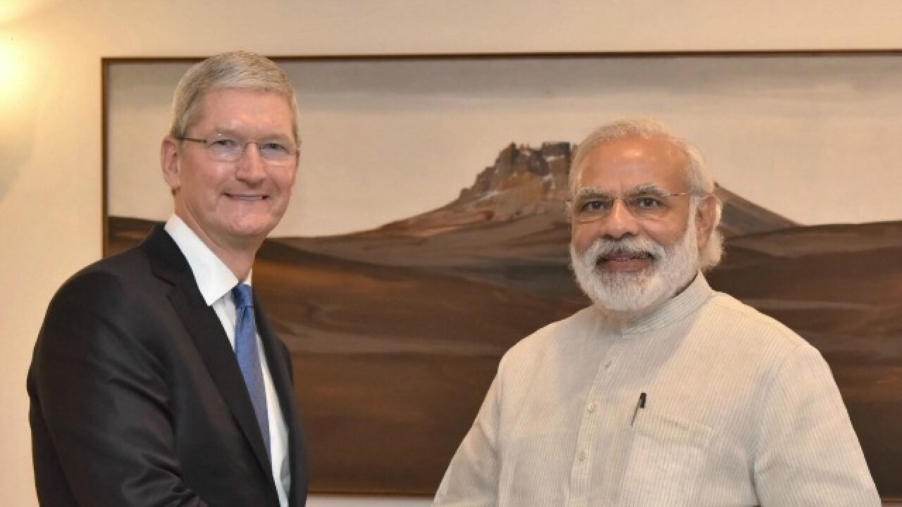 Tim Cook meets Narendra Modi; talks about making iPhones in India