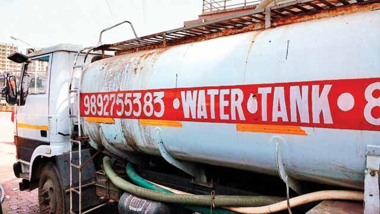 Man crushed under water tanker at Vakola, driver arrested