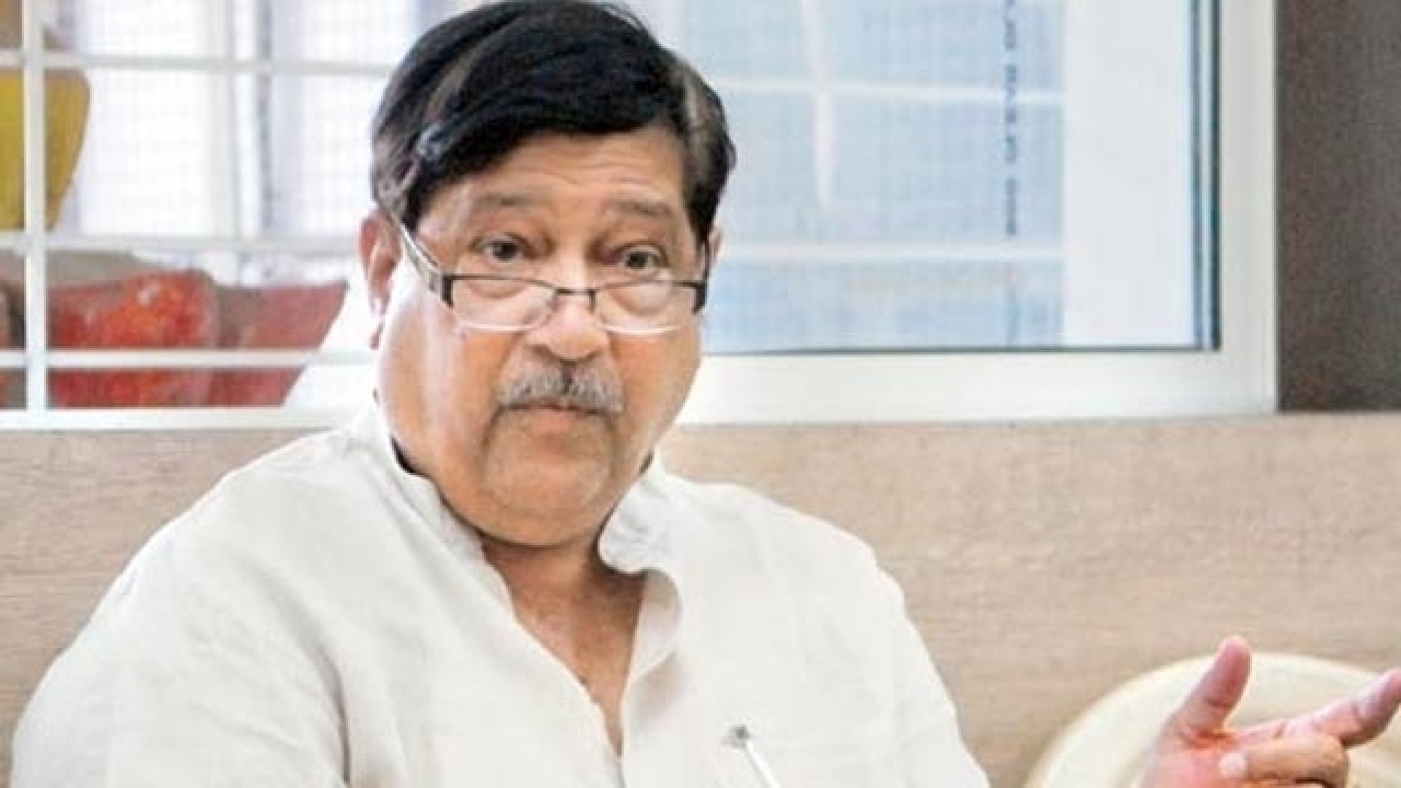 BJP minister Girish Bapat's picture holding woman's hand goes viral ...