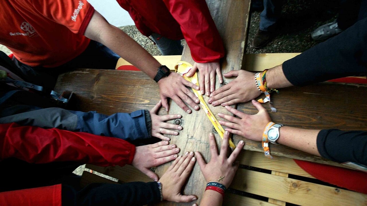 4 ways leaders can transform groups of people into strong communities