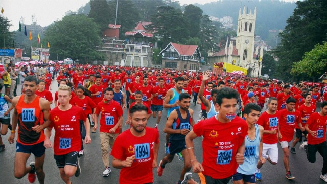 Large number of people participate in a run against drugs