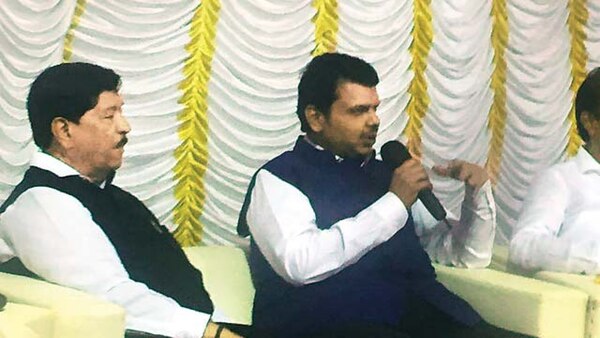 Devendra Fadnavis shows his singer side