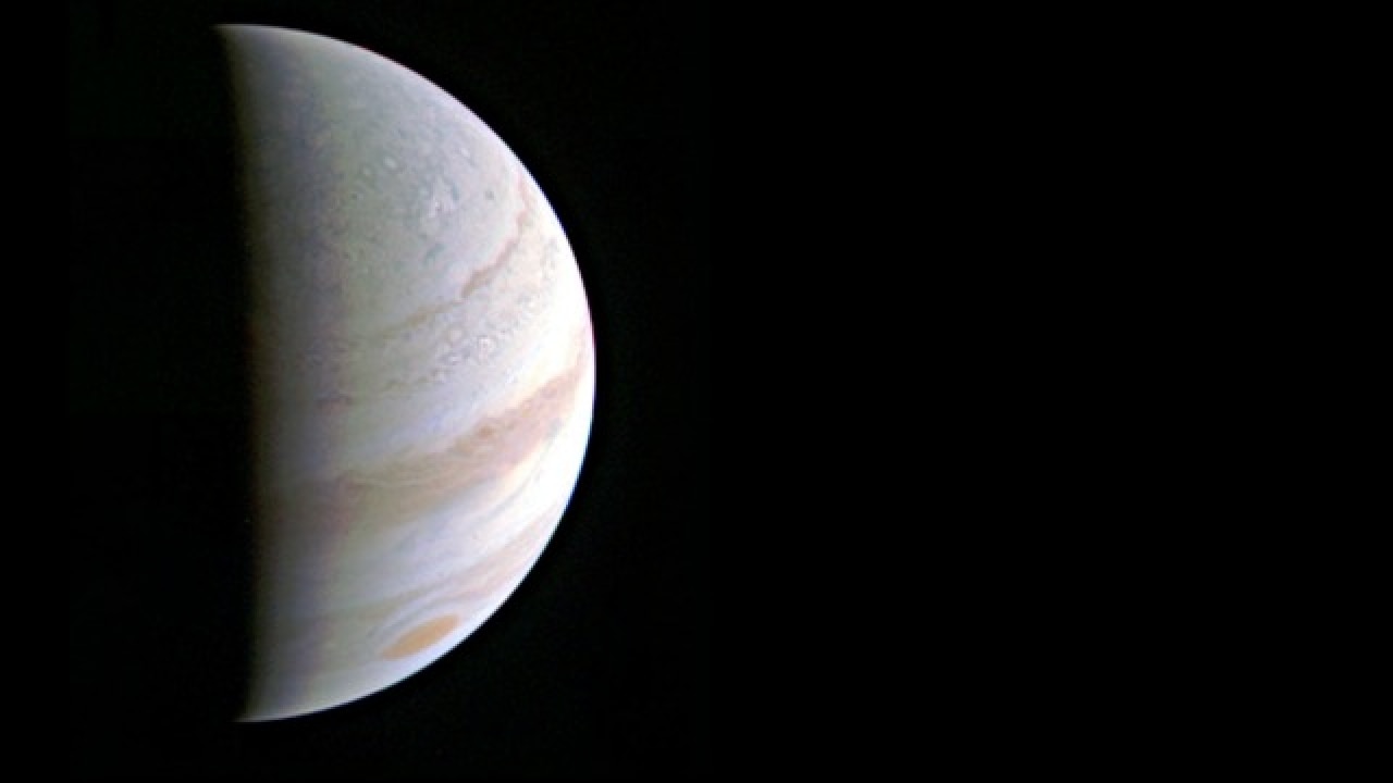 NASA's Juno space probe completes first Jupiter flyby
