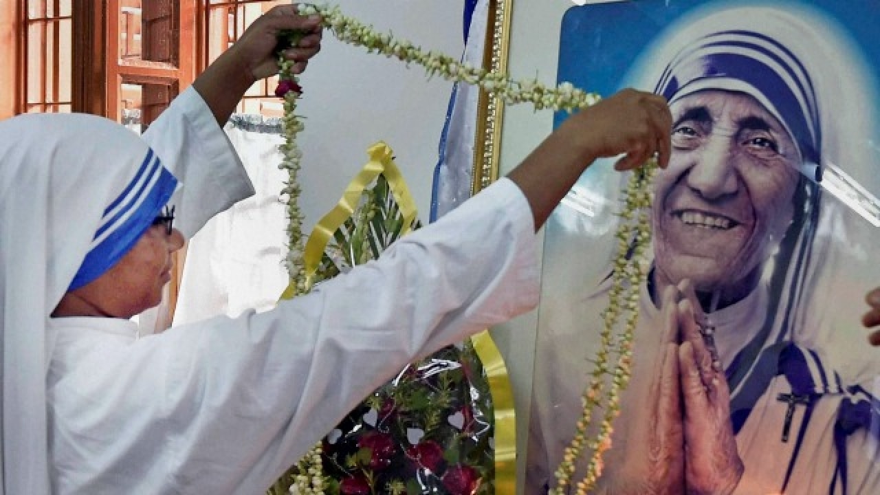 Sonia Gandhi hails canonisation of Mother Teresa
