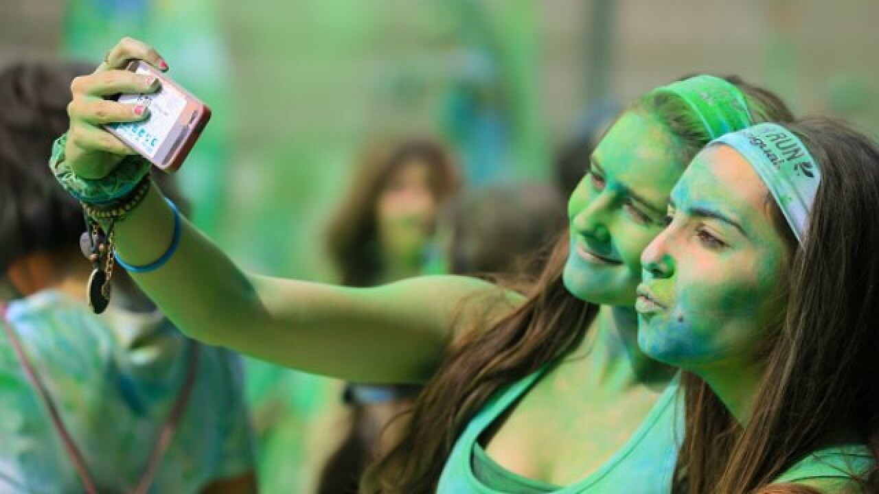 Best smartphone deals on Holi