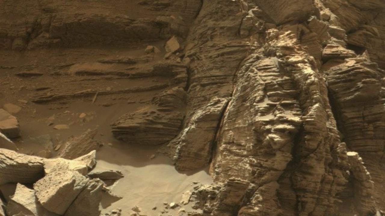 NASA's Curiosity rover captures spectacular rock formations on Mars